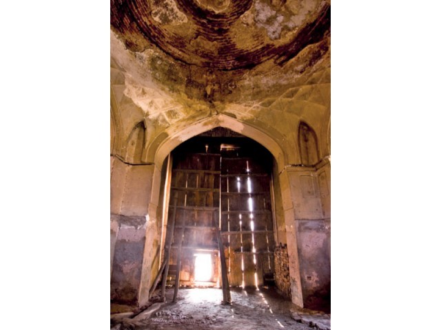 After Much Delay: Renovations to Begin at Mughal-era Fort | ArtsIslamica